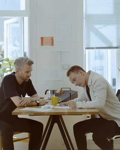 Fora Form | MEET BUD